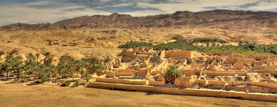 The oasis town of Tozeur in Tunisia - Lighthouse